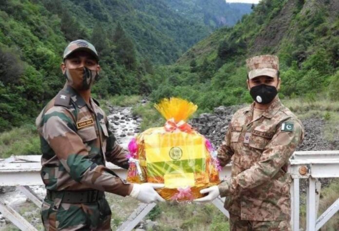 Indian and Pakistani soldiers exchange sweets on Diwali along the ...