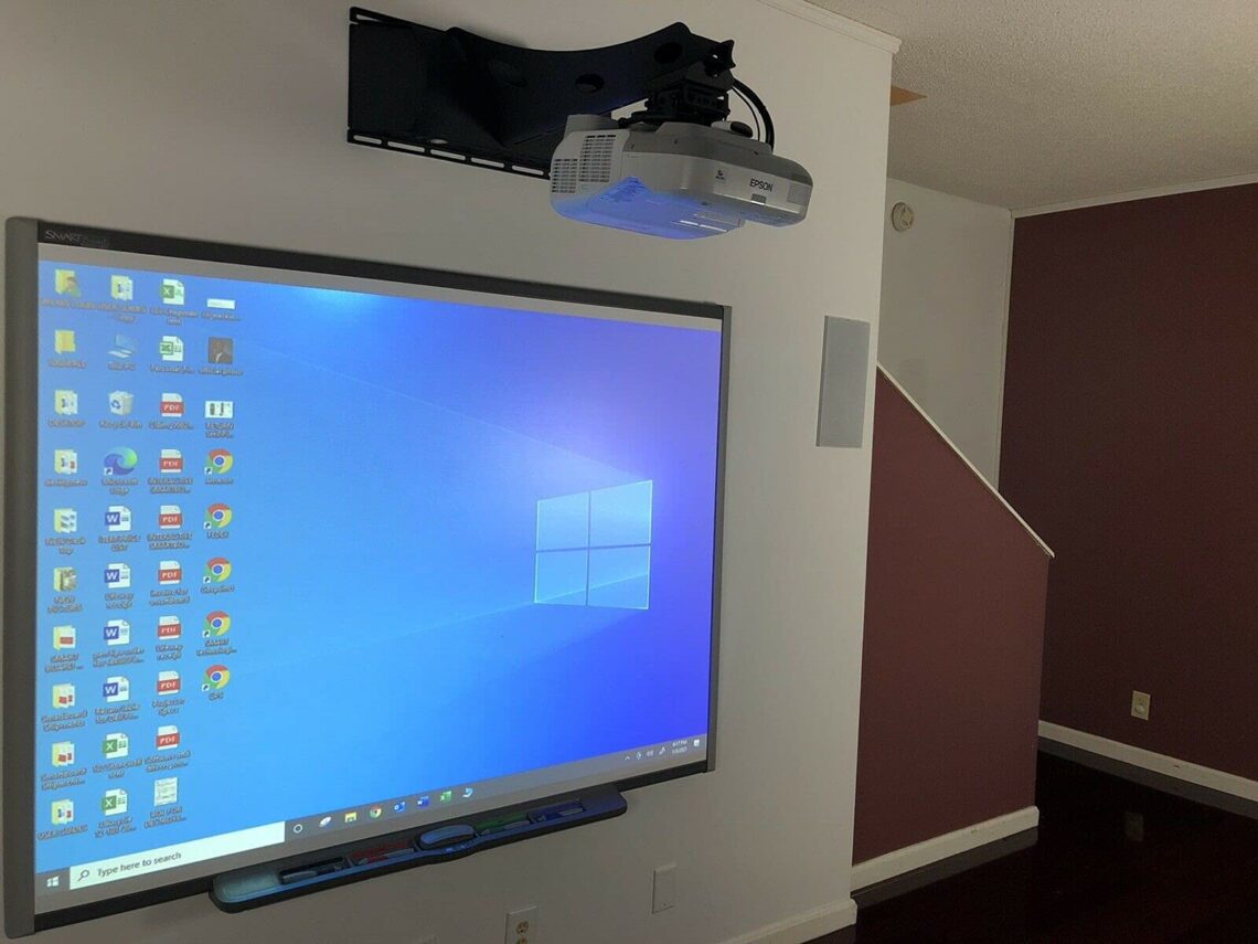 How to use Smartboard in a classroom to make it playful - TechX Pakistan